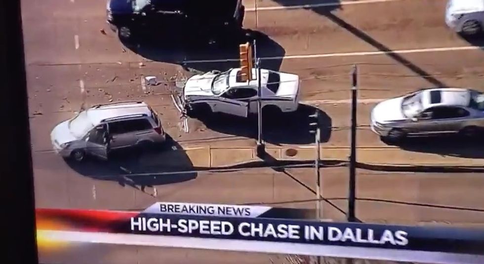 Unexpected End to Texas Car Chase Stuns Newscasters: 'Something I Don't ...
