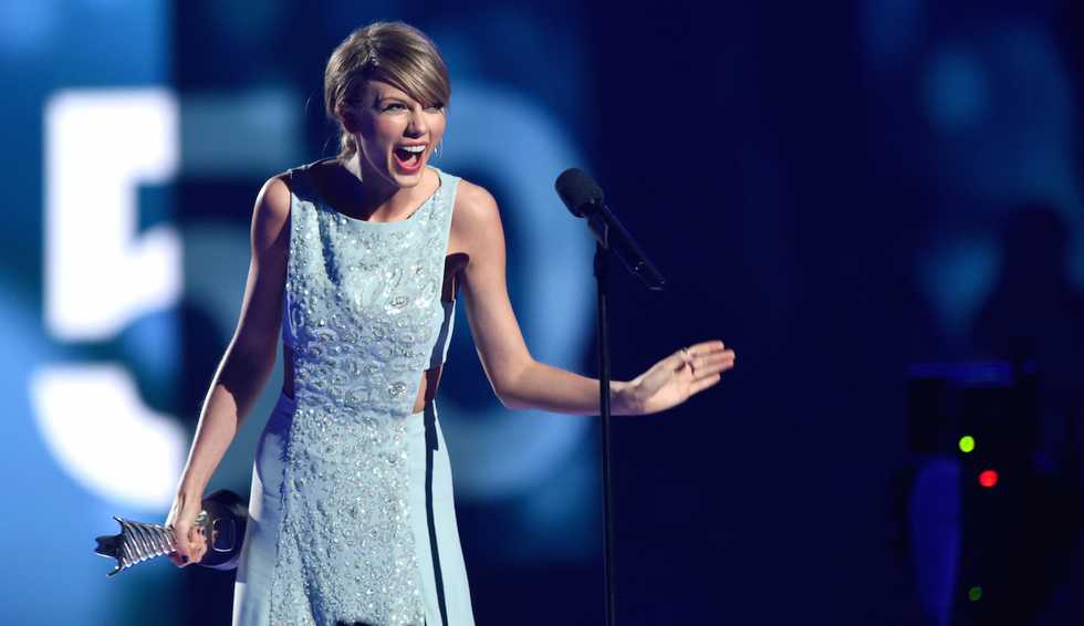 Taylor Swift Favorited Story About Texas Firefighter. Moments Later ...