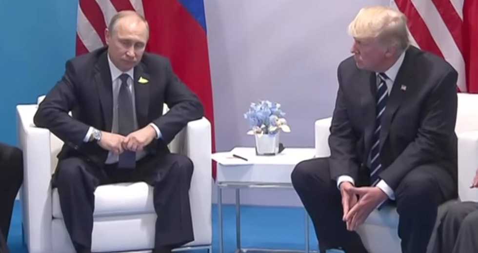 Body language expert shows who dominated the Putin Trump meeting ...