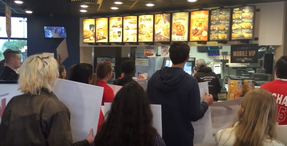 'Fight for 15' Protesters Invade Fast Food Restaurant, Invite Worker to ...