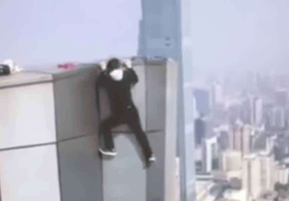 Chinese Superman' dies trying to do pull-ups on a 62-story skyscraper ...