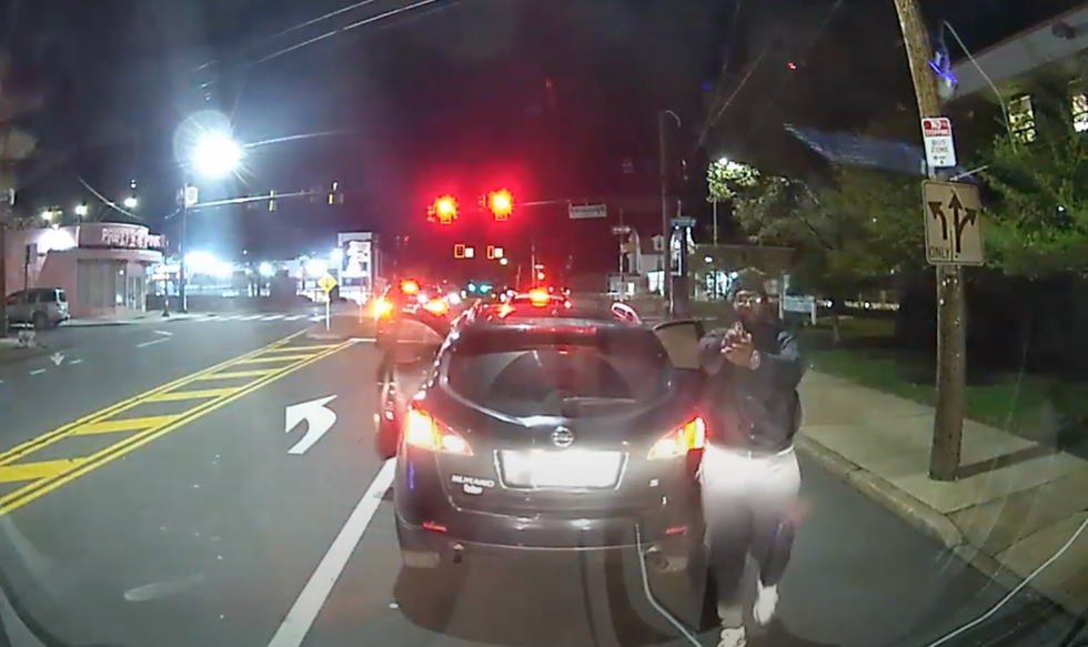 Philly cops: Stick-up victim who got shot also had a gun, opened fire ...